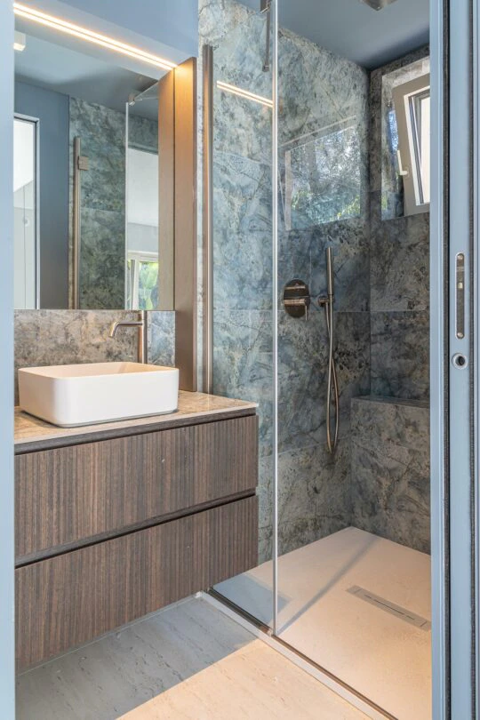 A home that embraces minimalism in a well-understood way with Dekton ...