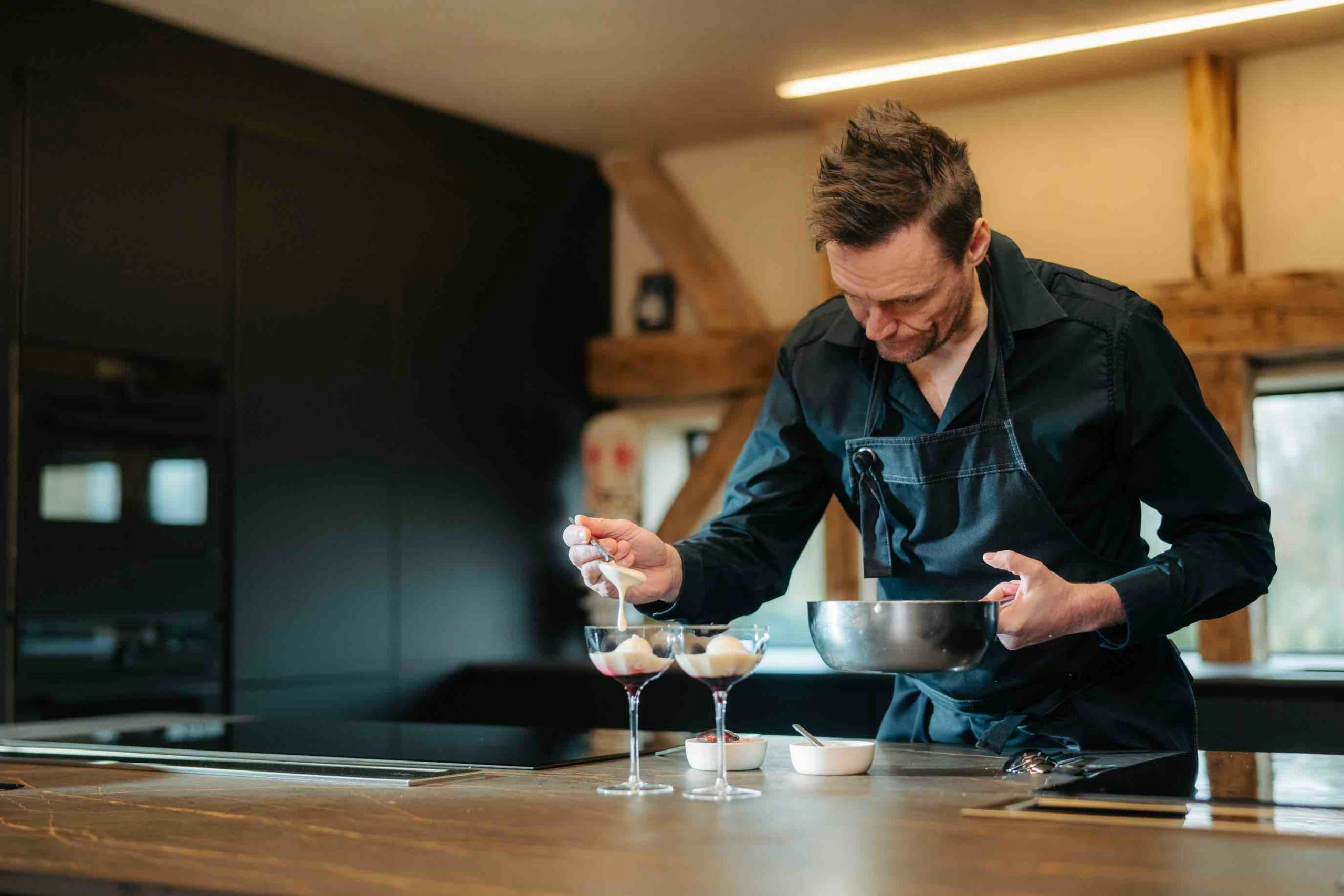 Het oog van de chef: werkblad én vloer in Dekton® bij Filip Claeys van ...