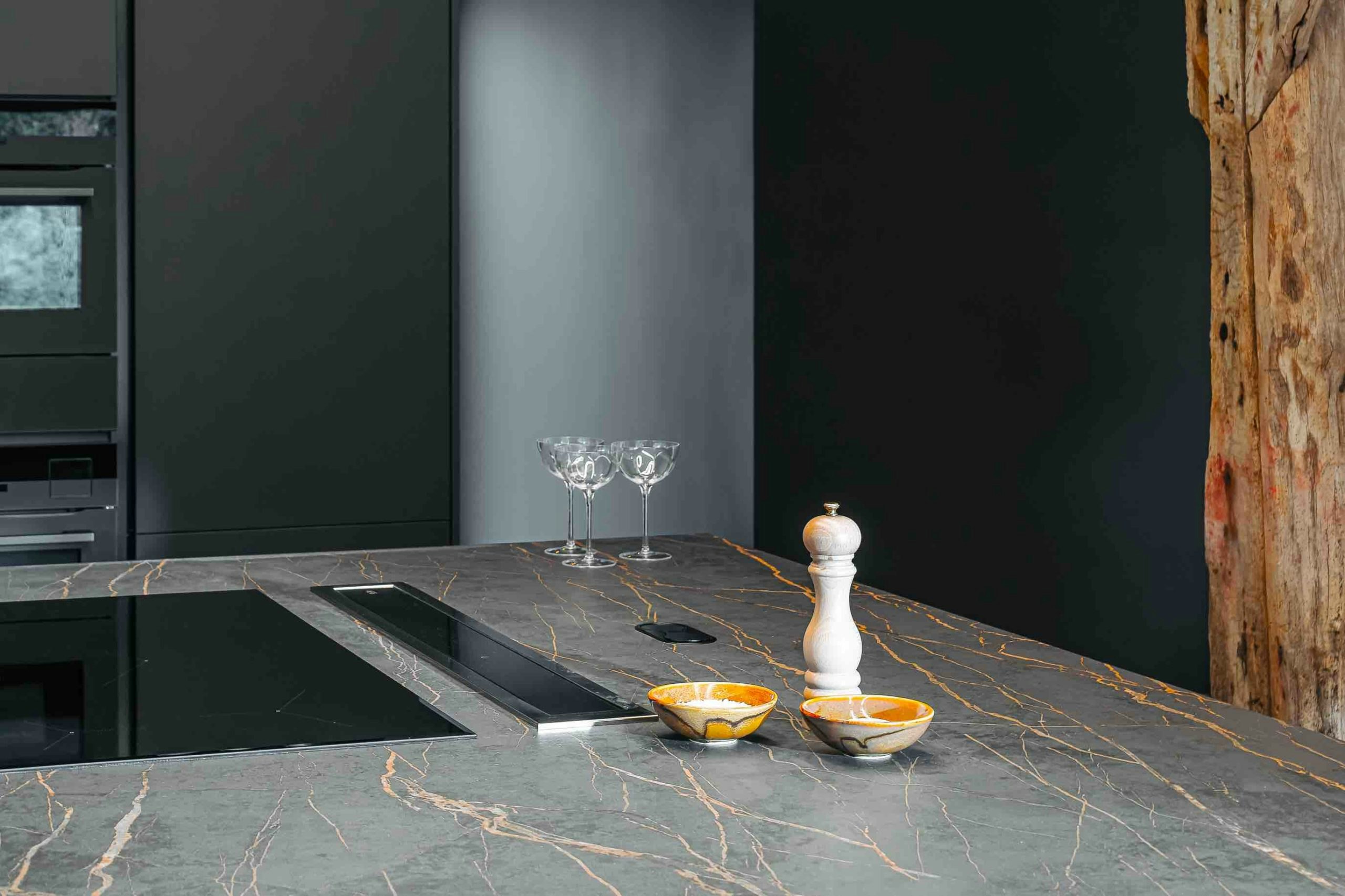 Het oog van de chef: werkblad én vloer in Dekton® bij Filip Claeys van ...