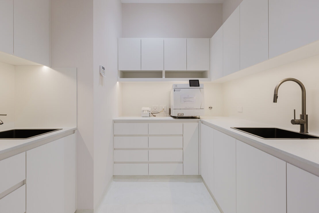 This clinic gains in sophistication and hygiene thanks to Dekton Rem ...