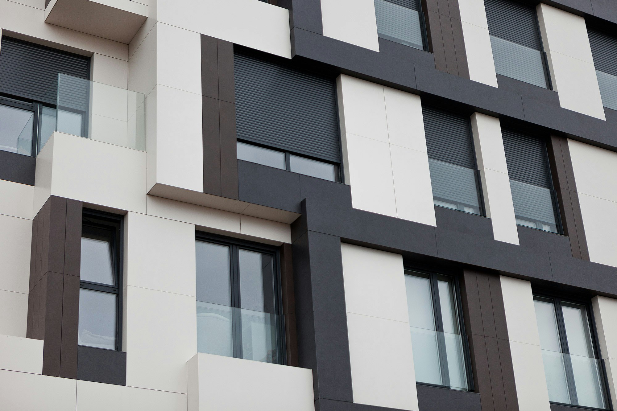 A state-of-the-art building in Lugo chooses Dekton to clad its complex ...