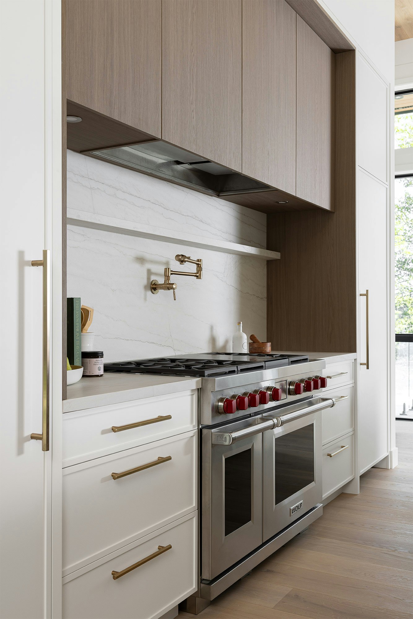 Dekton transforms this breathtaking Muskoka lakefront residence ...