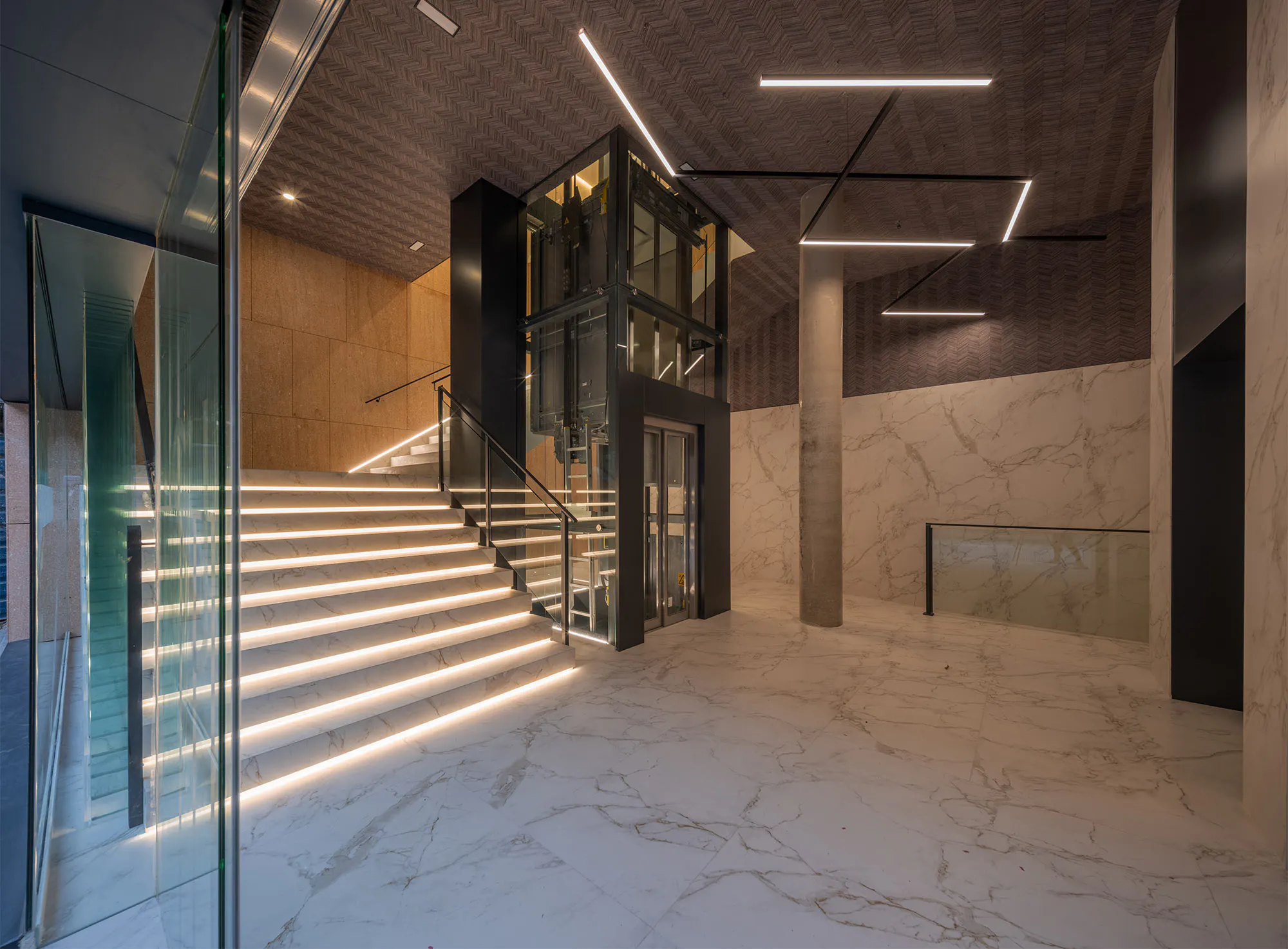 A lobby with a monumental feel thanks to the timeless beauty of Dekton ...