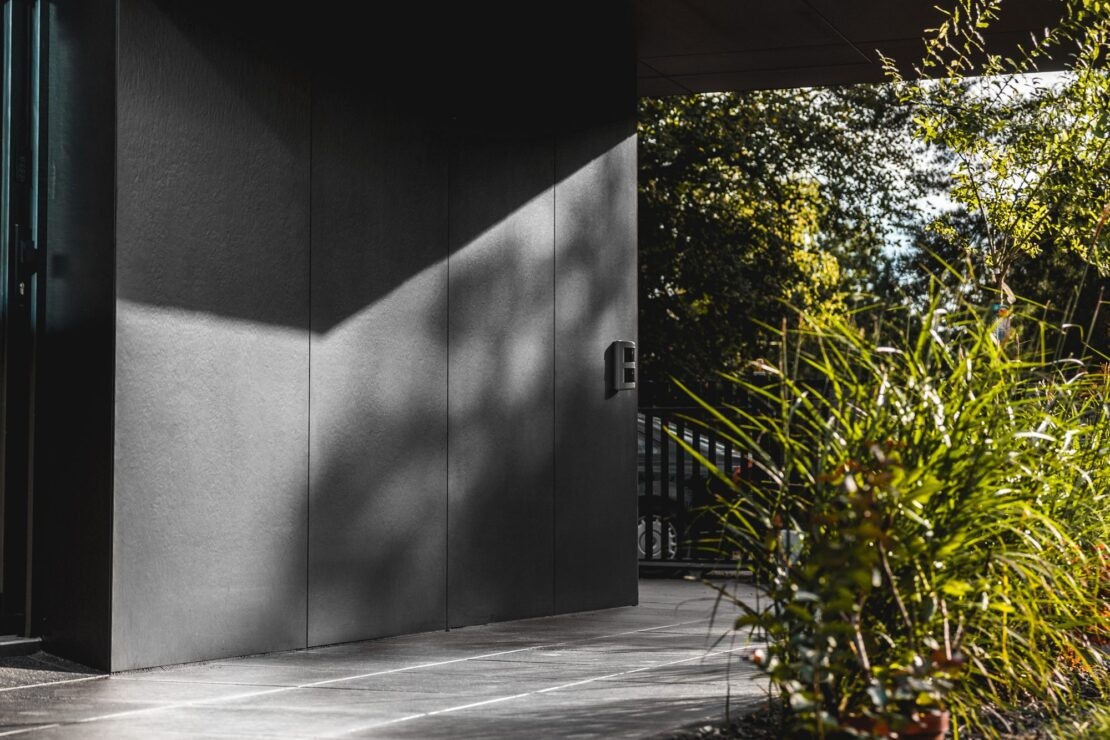 A house surrounded by greenery in the heart of Mazovia - Cosentino Brazil