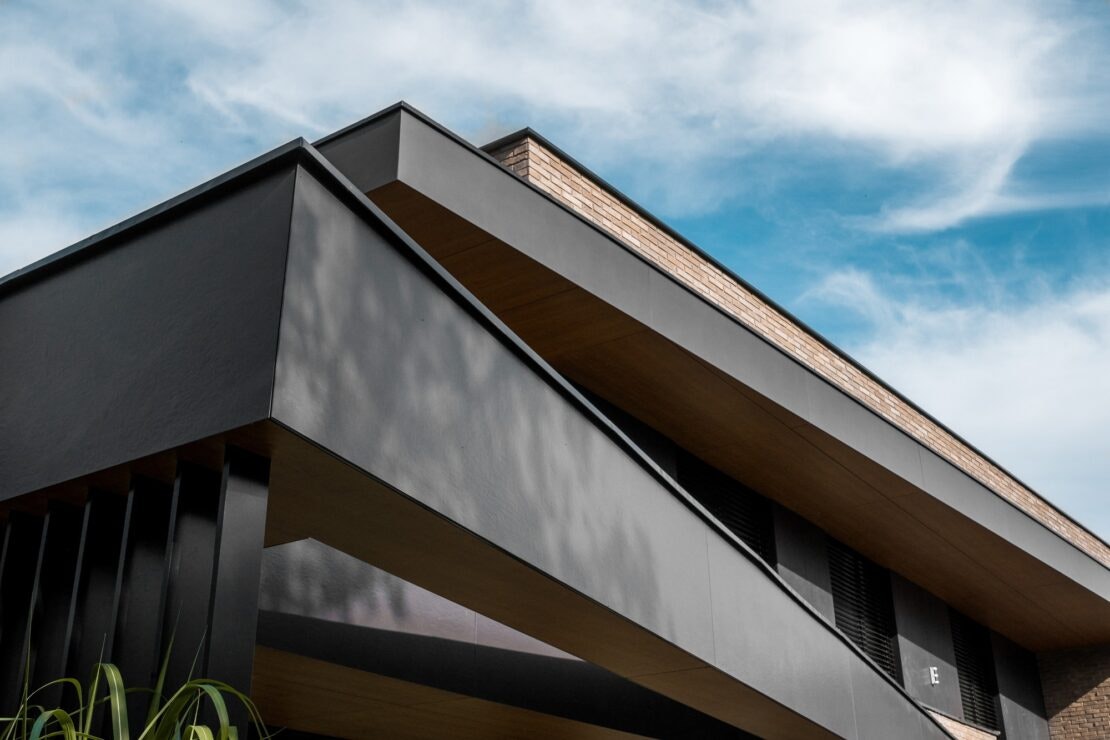 A house surrounded by greenery in the heart of Mazovia - Cosentino Brazil