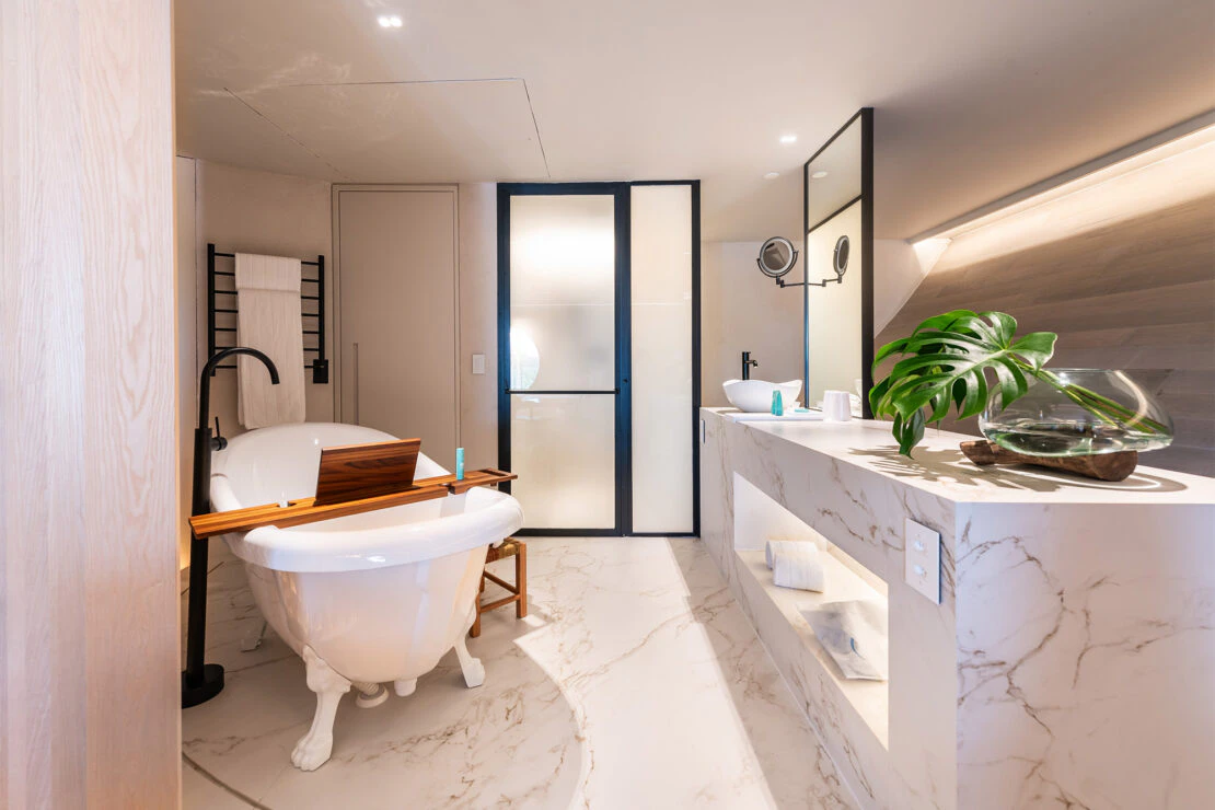 Unique Project, by Armentano Arquitetura, renovates suites of iconic ...