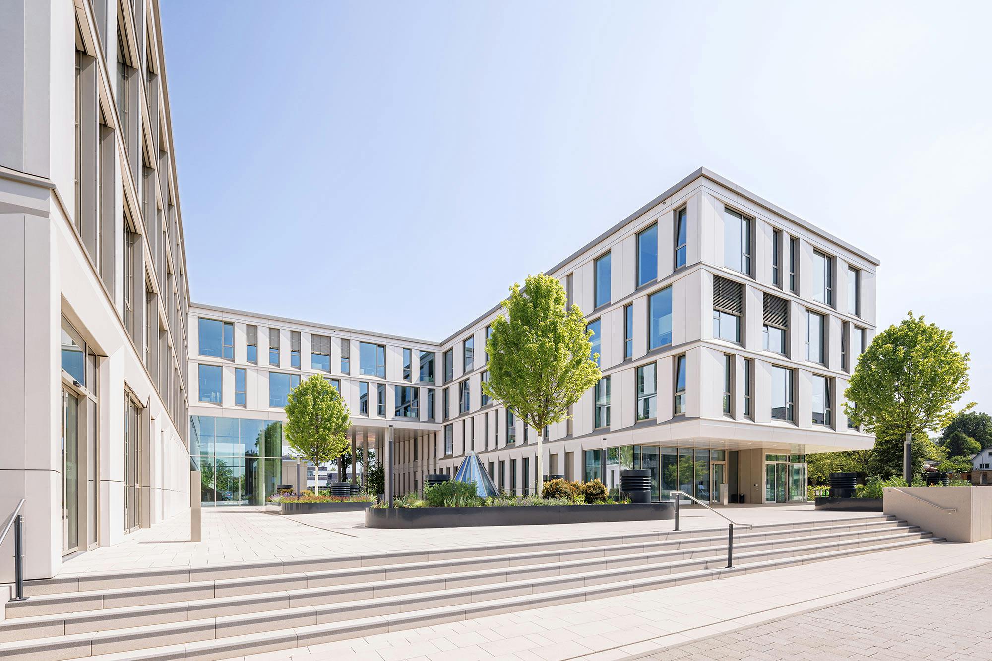 Only two façade elements (recessed windows and slanted Dekton panels ...