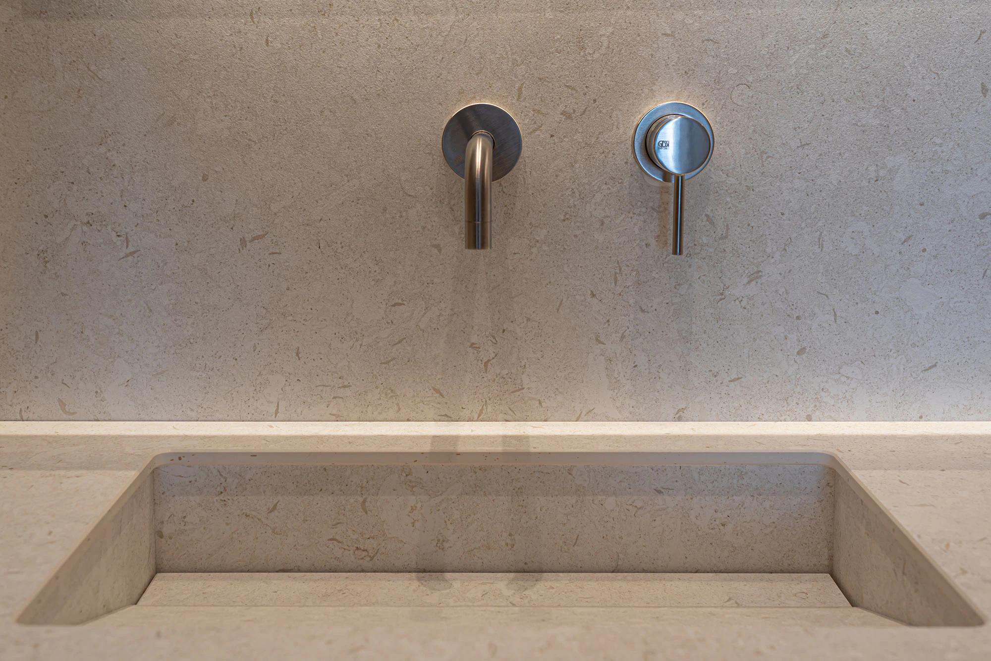 A home that embraces minimalism in a well-understood way with Dekton ...