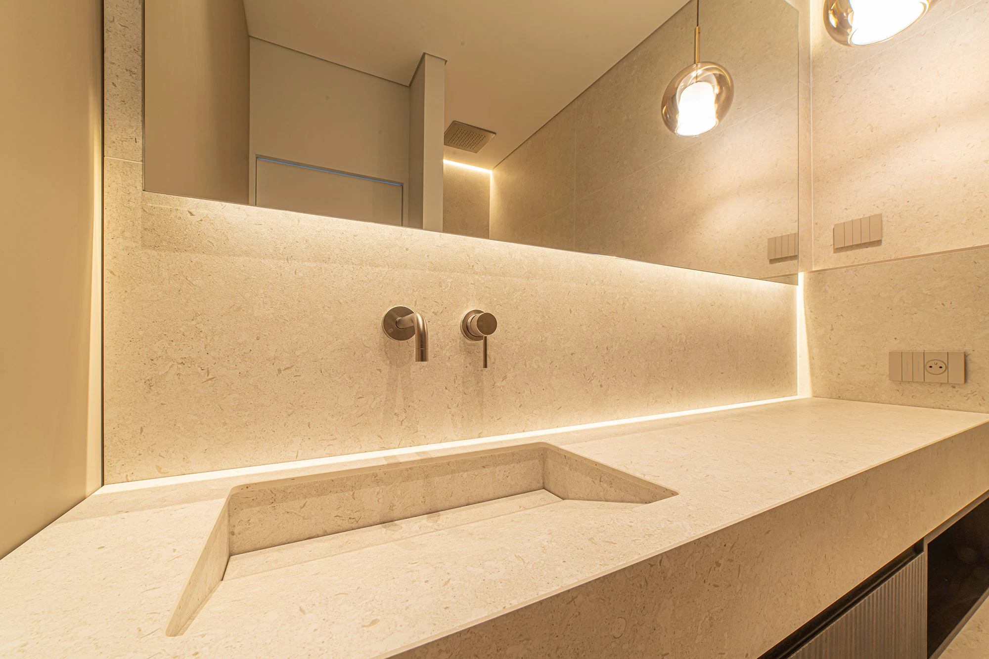 A home that embraces minimalism in a well-understood way with Dekton ...