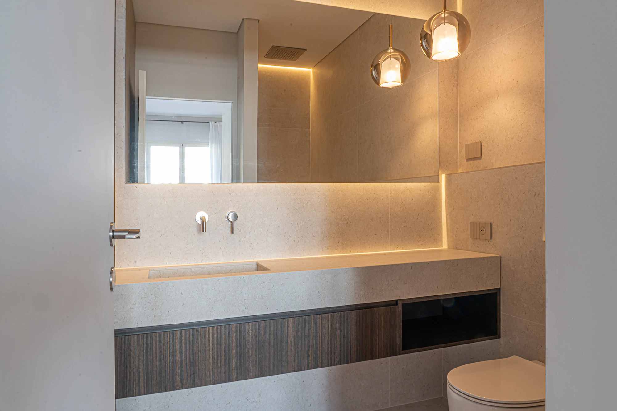 A home that embraces minimalism in a well-understood way with Dekton ...