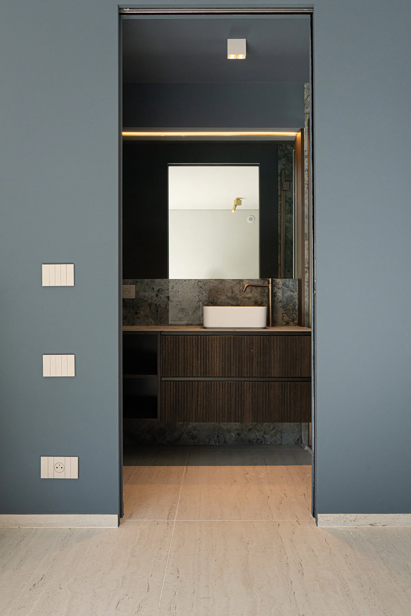 A home that embraces minimalism in a well-understood way with Dekton ...
