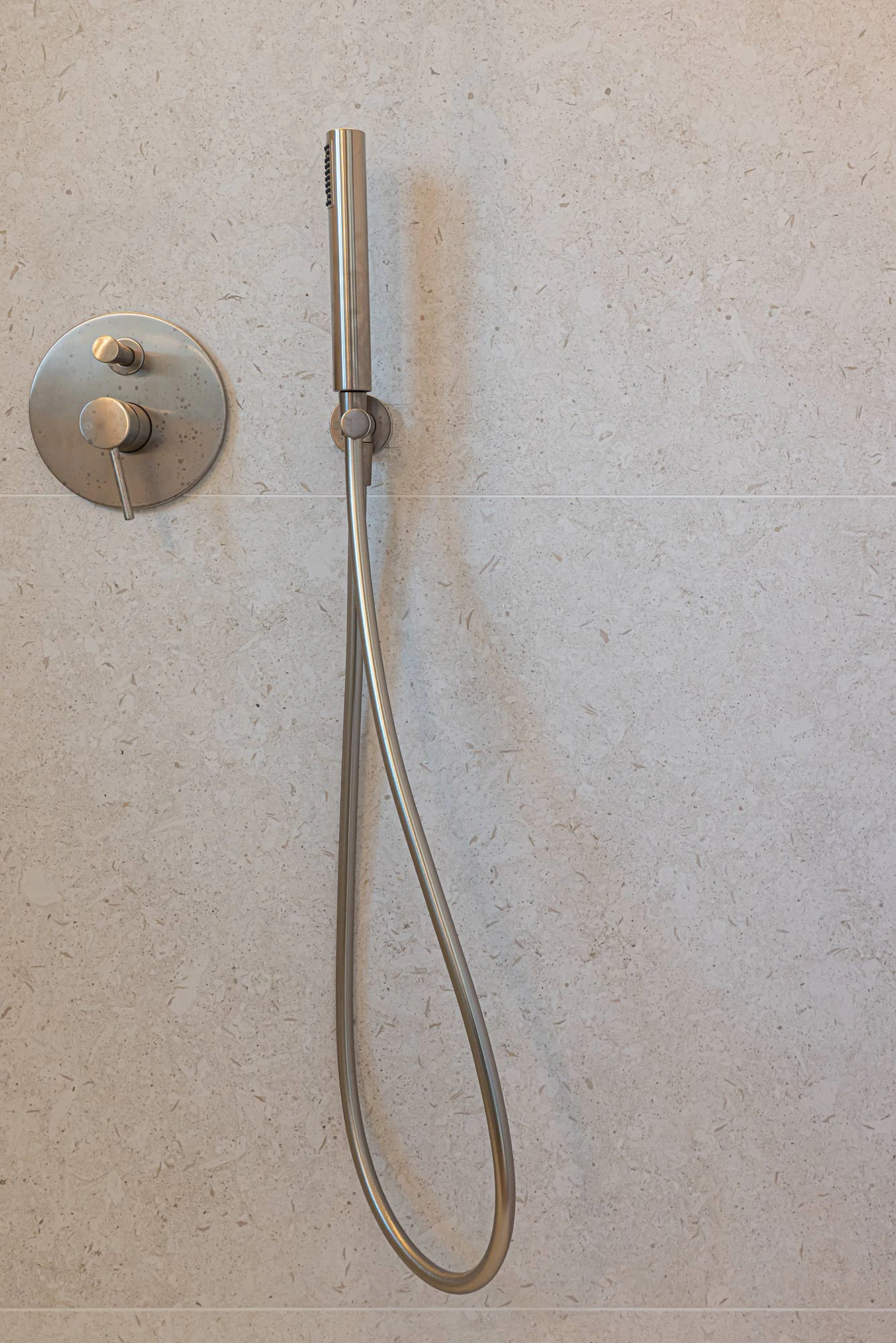 A home that embraces minimalism in a well-understood way with Dekton ...