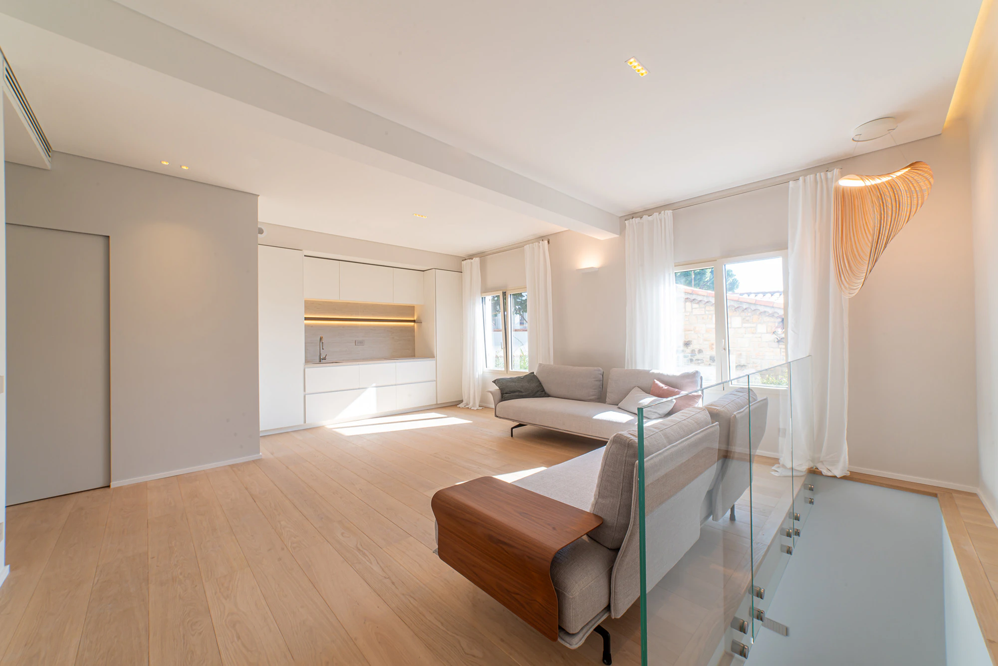 A home that embraces minimalism in a well-understood way with Dekton ...