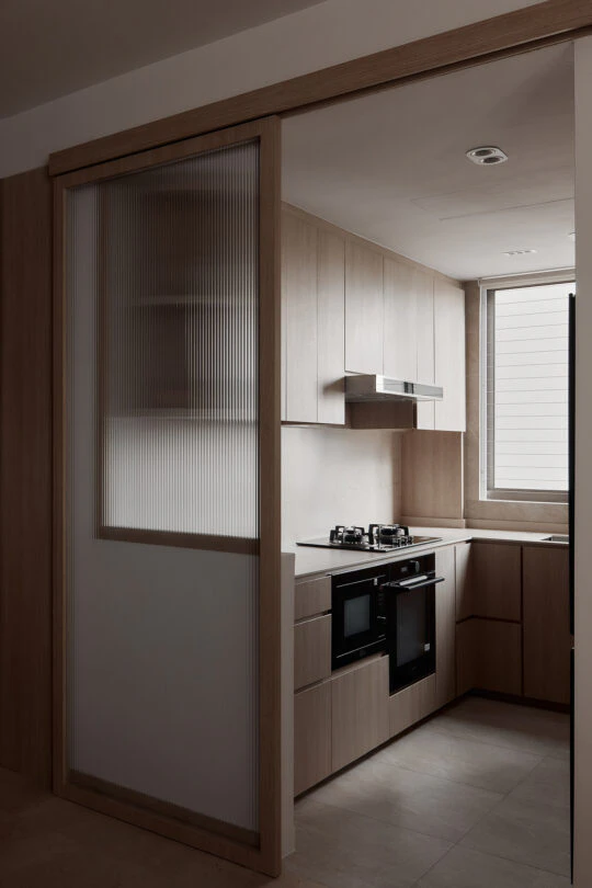 A minimalist home with earthy tones harmoniously blended with Dekton ...