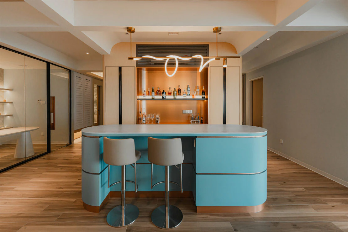 A kitchen island in Dekton Trance is the star of a sophisticated ...
