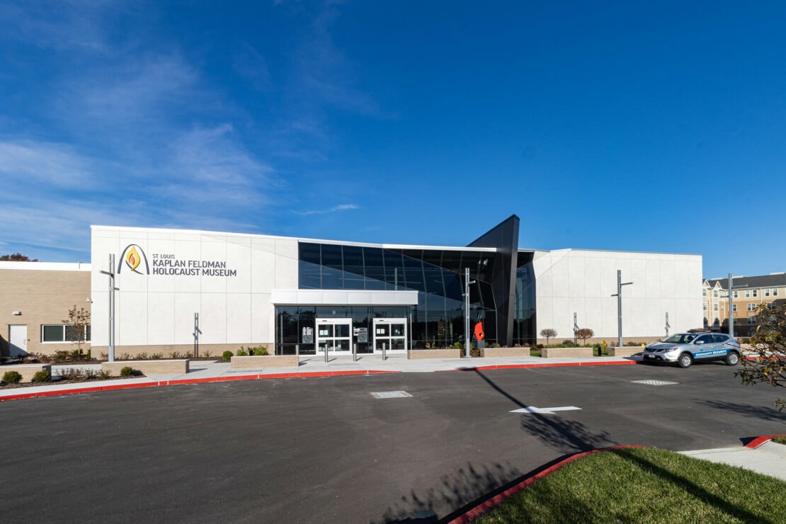 A facade for History with Dekton at the Holocaust Museum in St. Louis ...