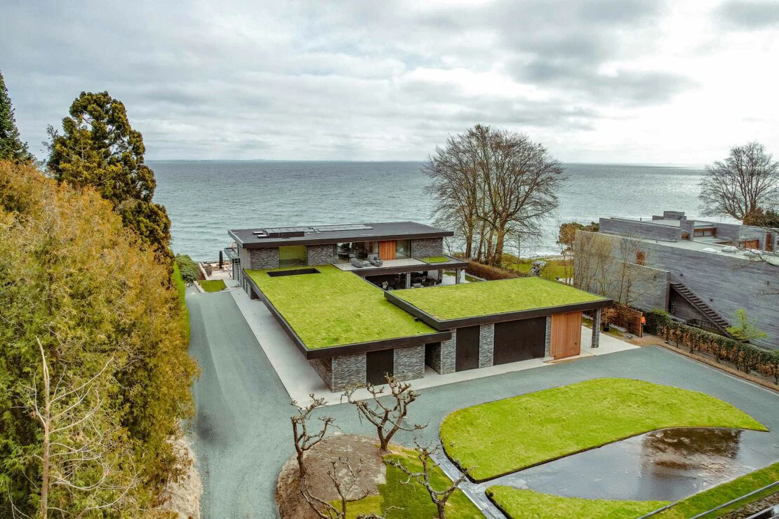 This luxury beachfront villa uses Dekton for a durable and trendy ...