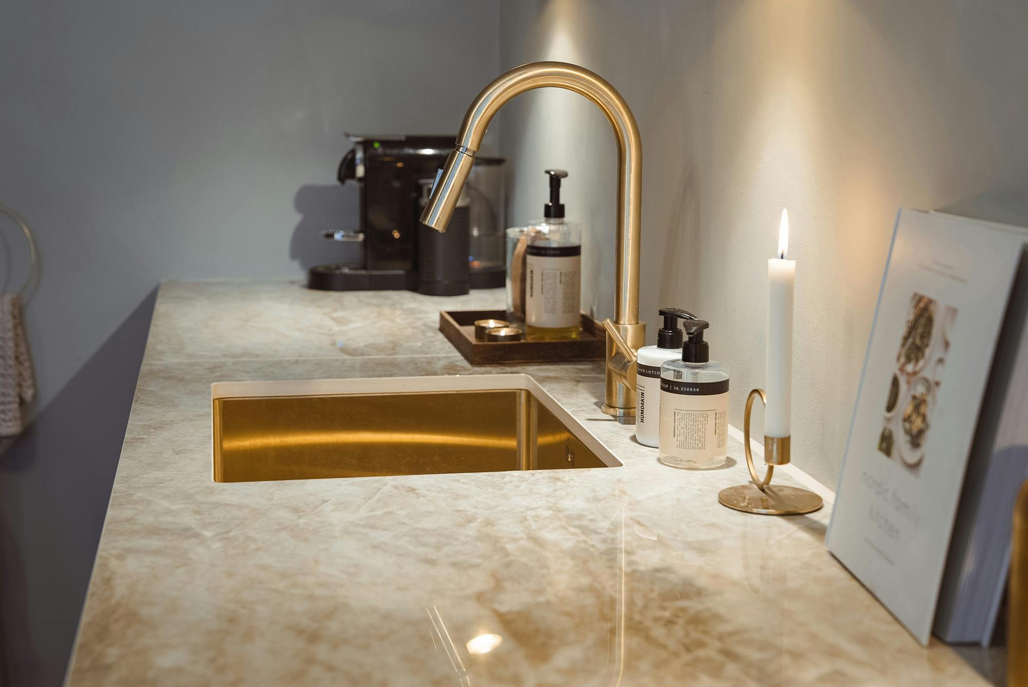 A warm and sophisticated kitchen with extra sparkle and texture thanks to Dekton - Cosentino USA