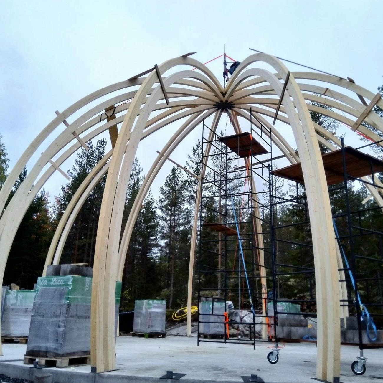 The spheric Dome house: how the kitchen with Dekton Kelya moved into ...