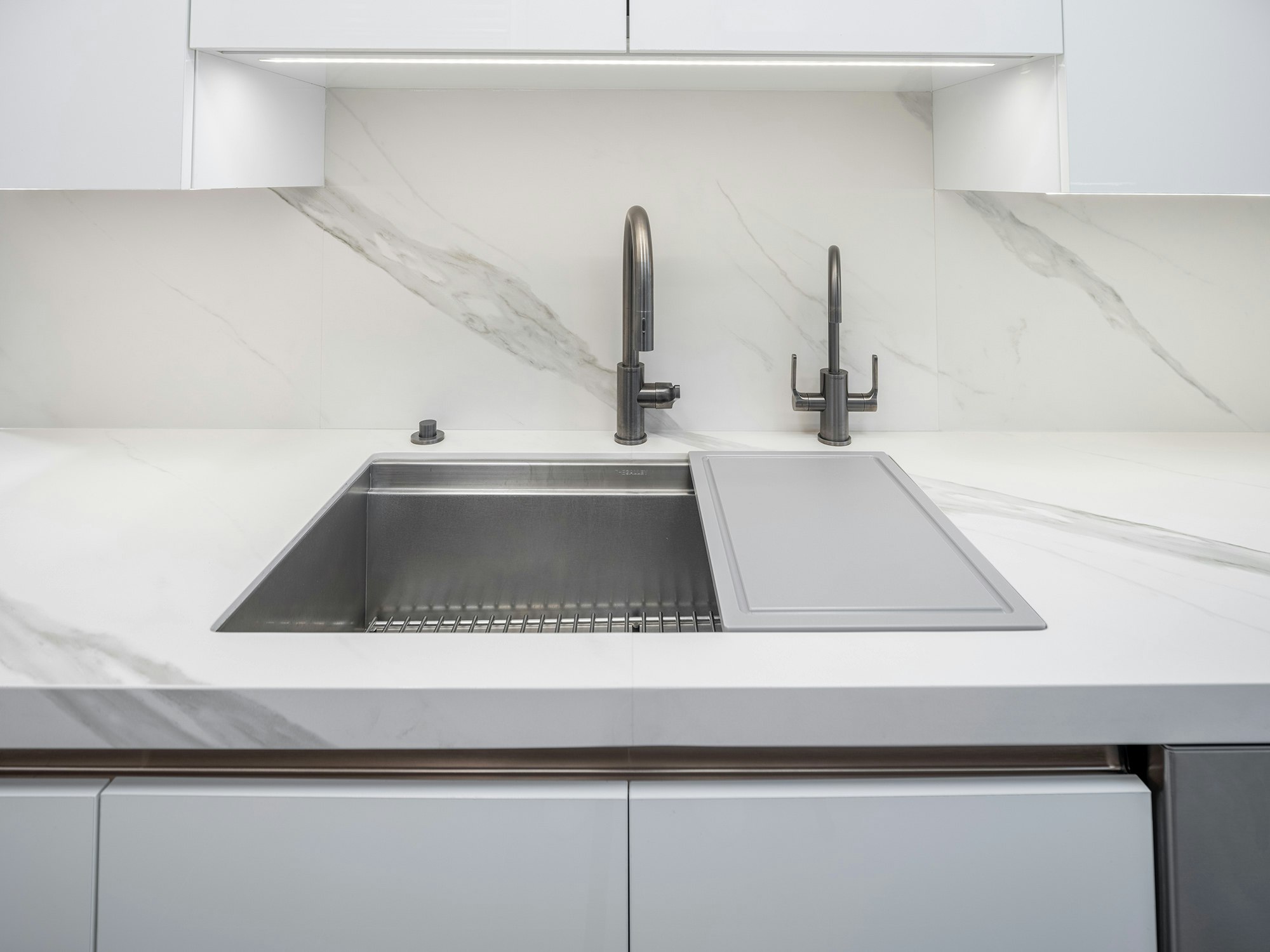 Dekton Opera brings timeless and natural design to this Chicago home ...