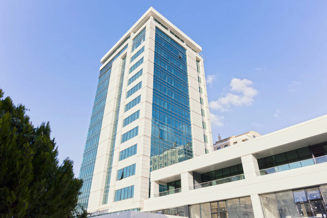 Luxurious spaces and strong aesthetics in a Turkish office building ...
