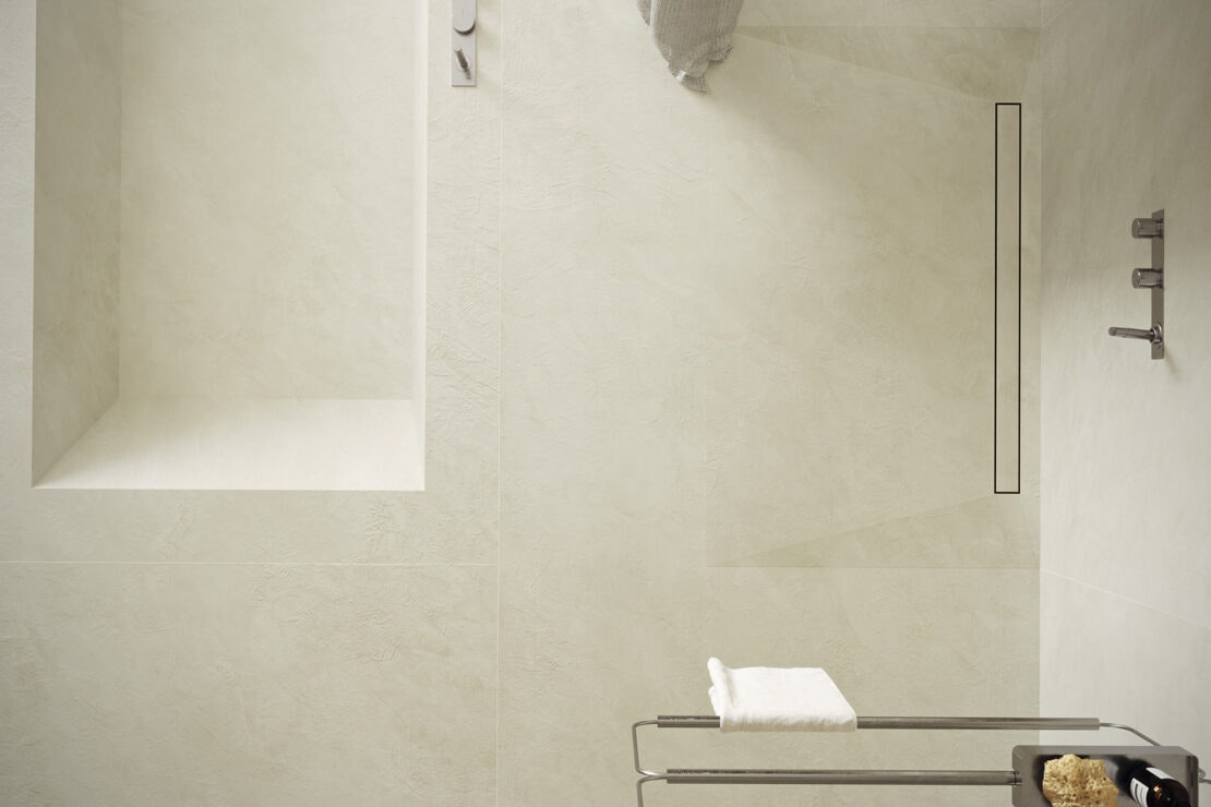 The Resilient House: the bathroom by MUT Design that evokes Roman baths ...