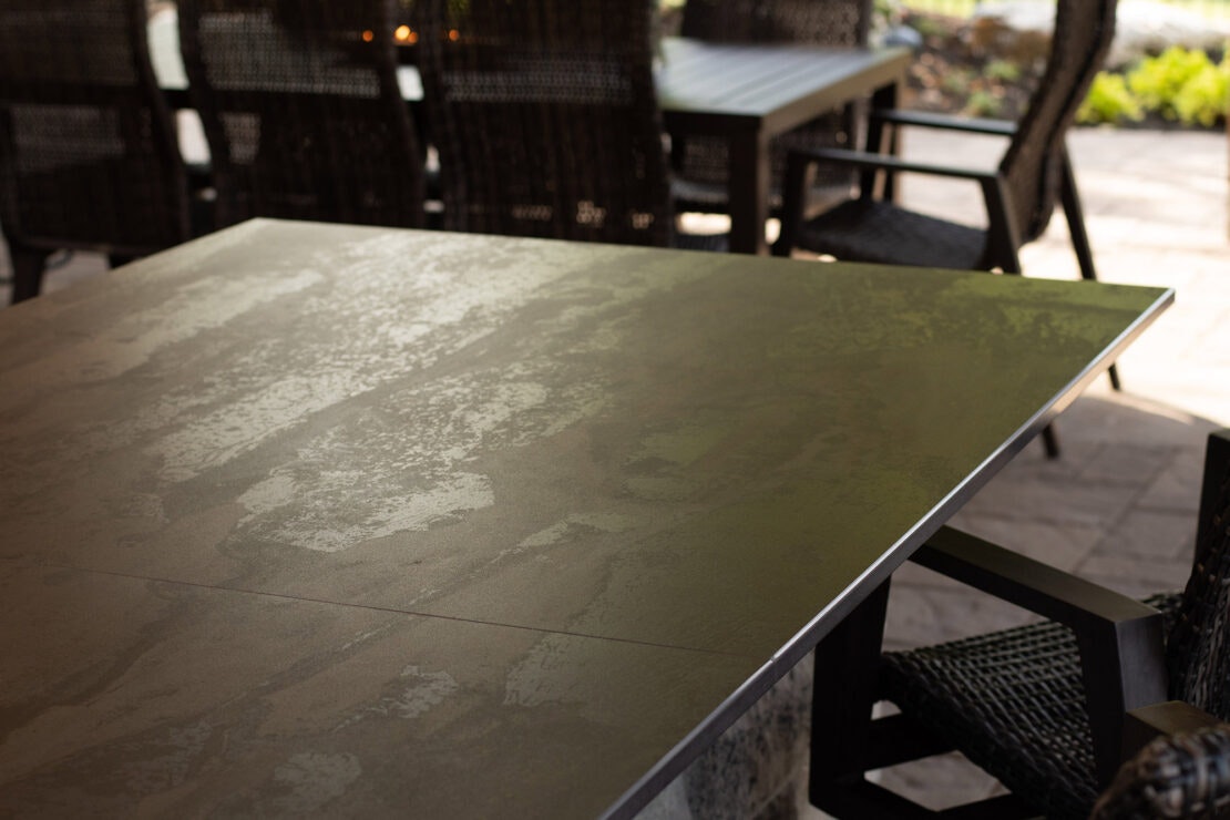 The perfect rustic outdoor kitchen with Dekton and Urban Bonfire ...