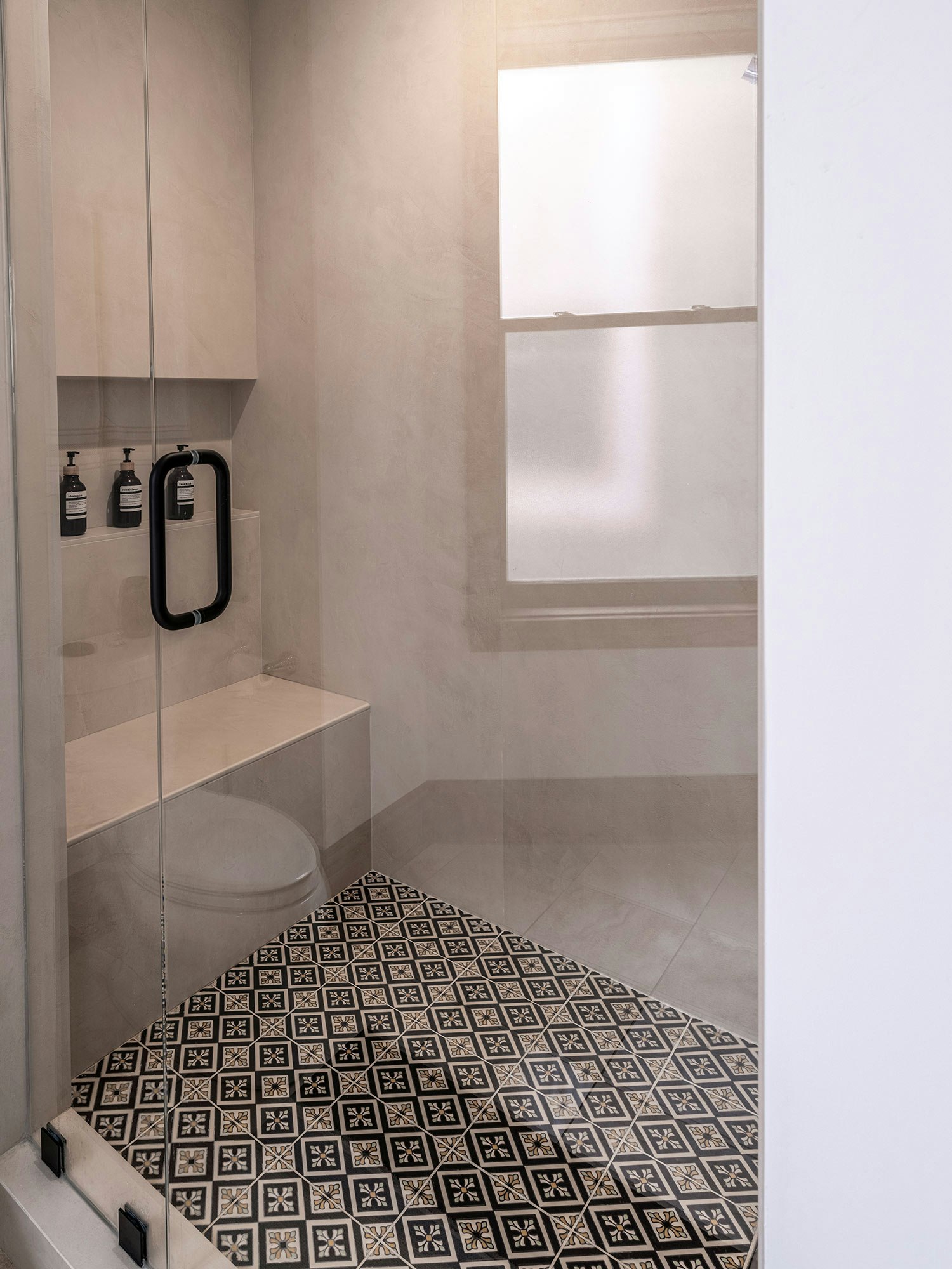 A steam shower by MAREDI Design becomes an in-home oasis with Dekton Nacre - Cosentino USA