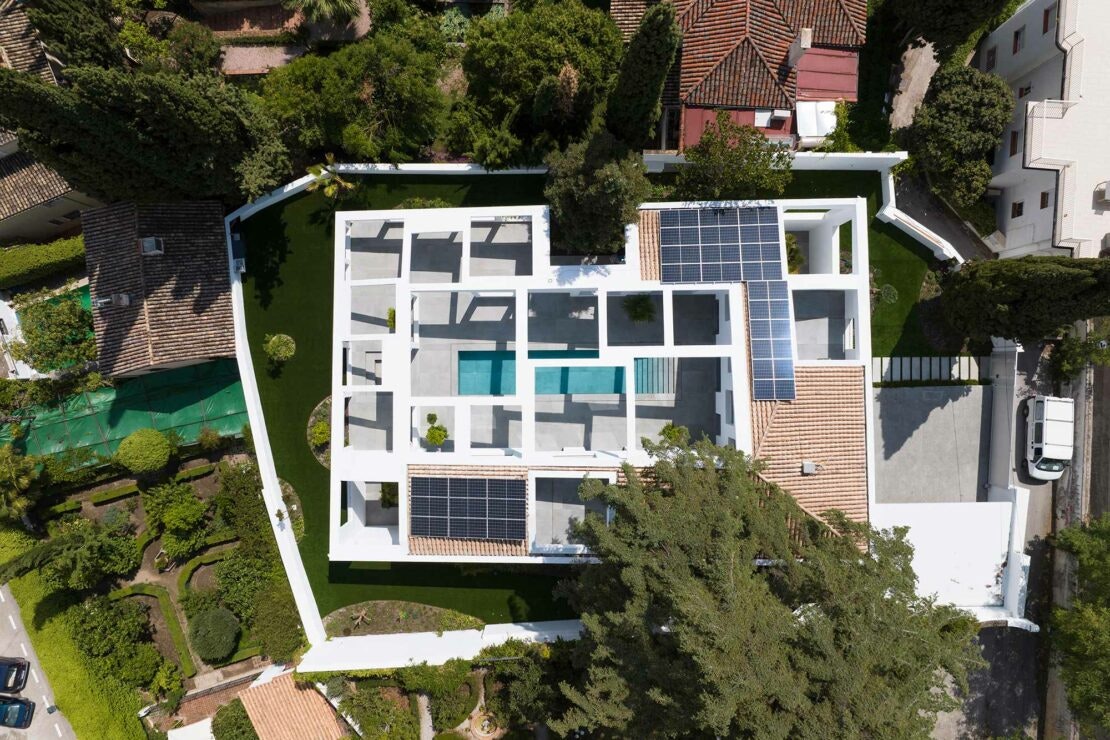 A house that redefines and modernises the traditional Granada ...