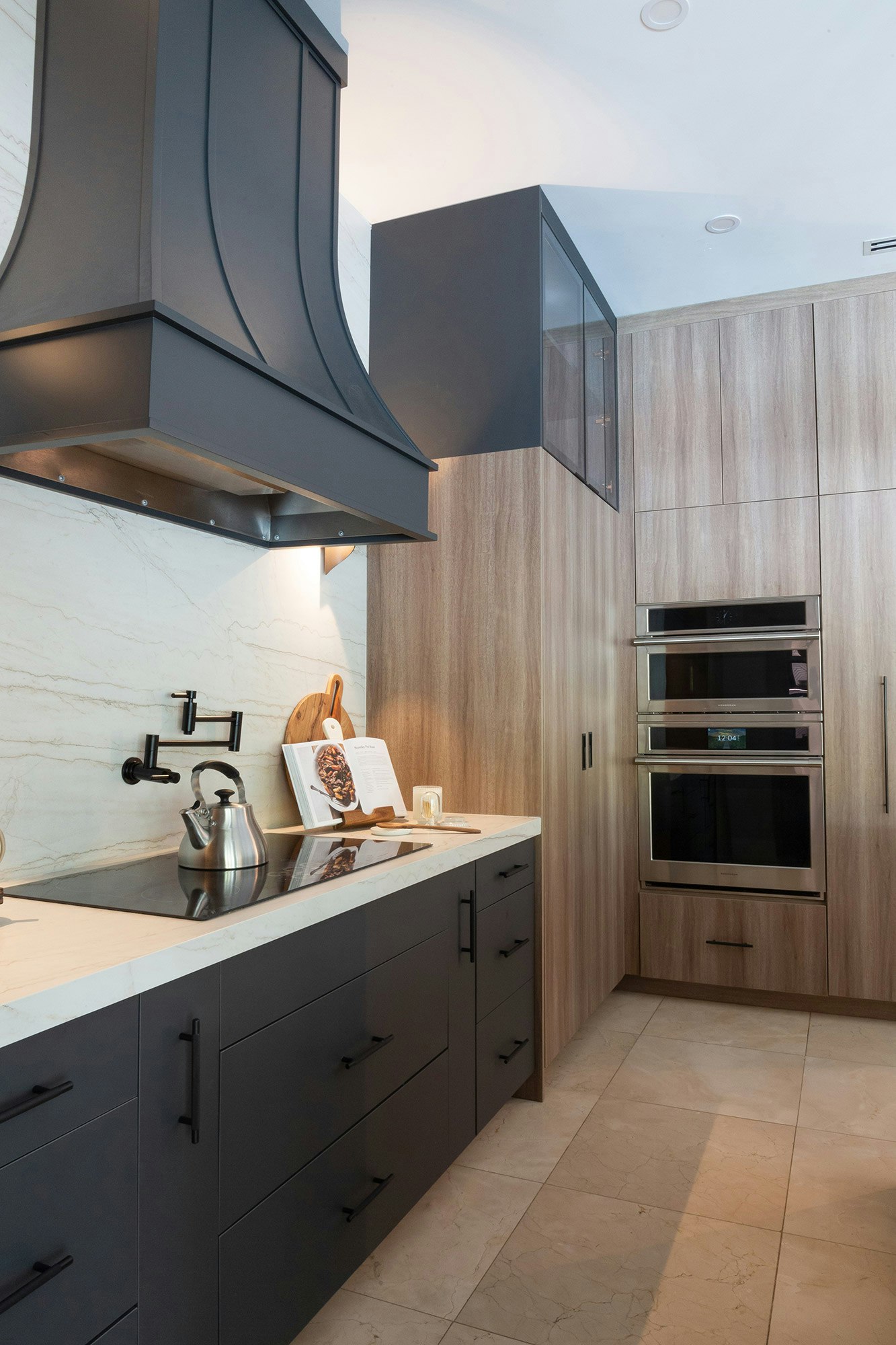 A sophisticated kitchen that commands attention - Cosentino USA