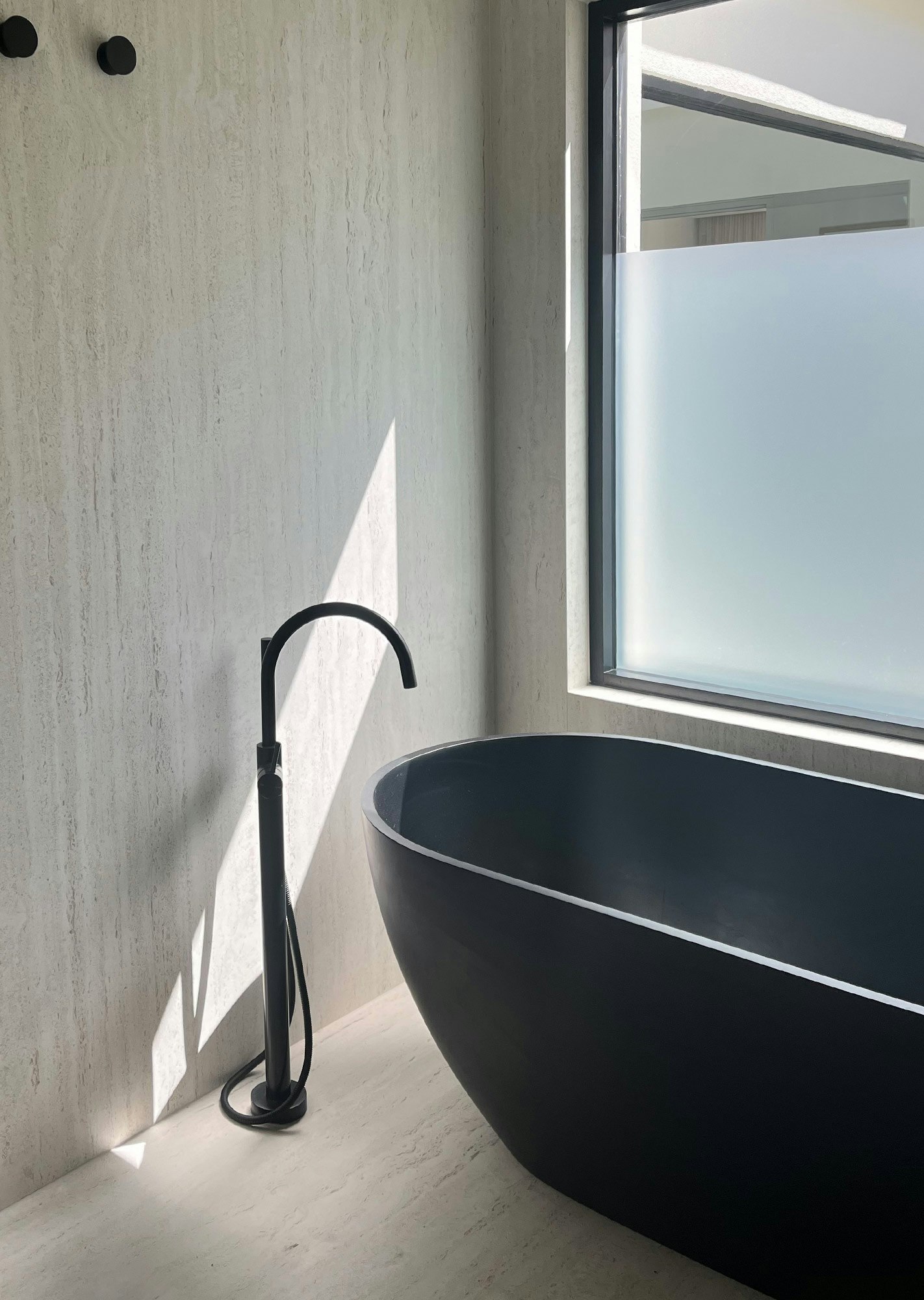 Natural light partners with Dekton Marmorio to create an enveloping, sophisticated bathroom ...