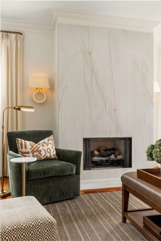A modernized fireplace with Dekton Ukiyo’s fluted texture - Cosentino USA