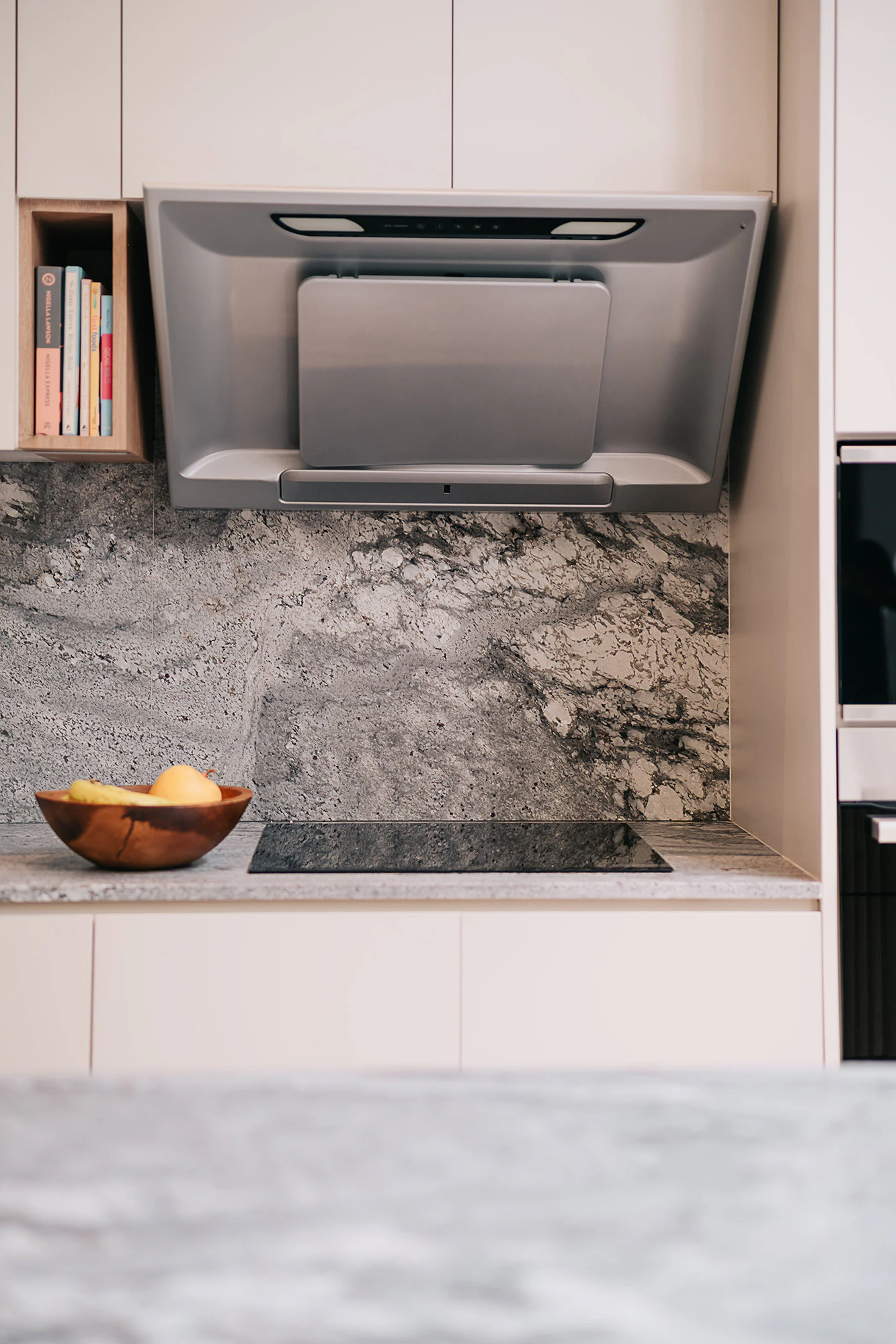 Flowing spaces and powerful finishes in this Malaysian kitchen ...