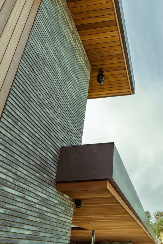 This luxury beachfront villa uses Dekton for a durable and trendy ...