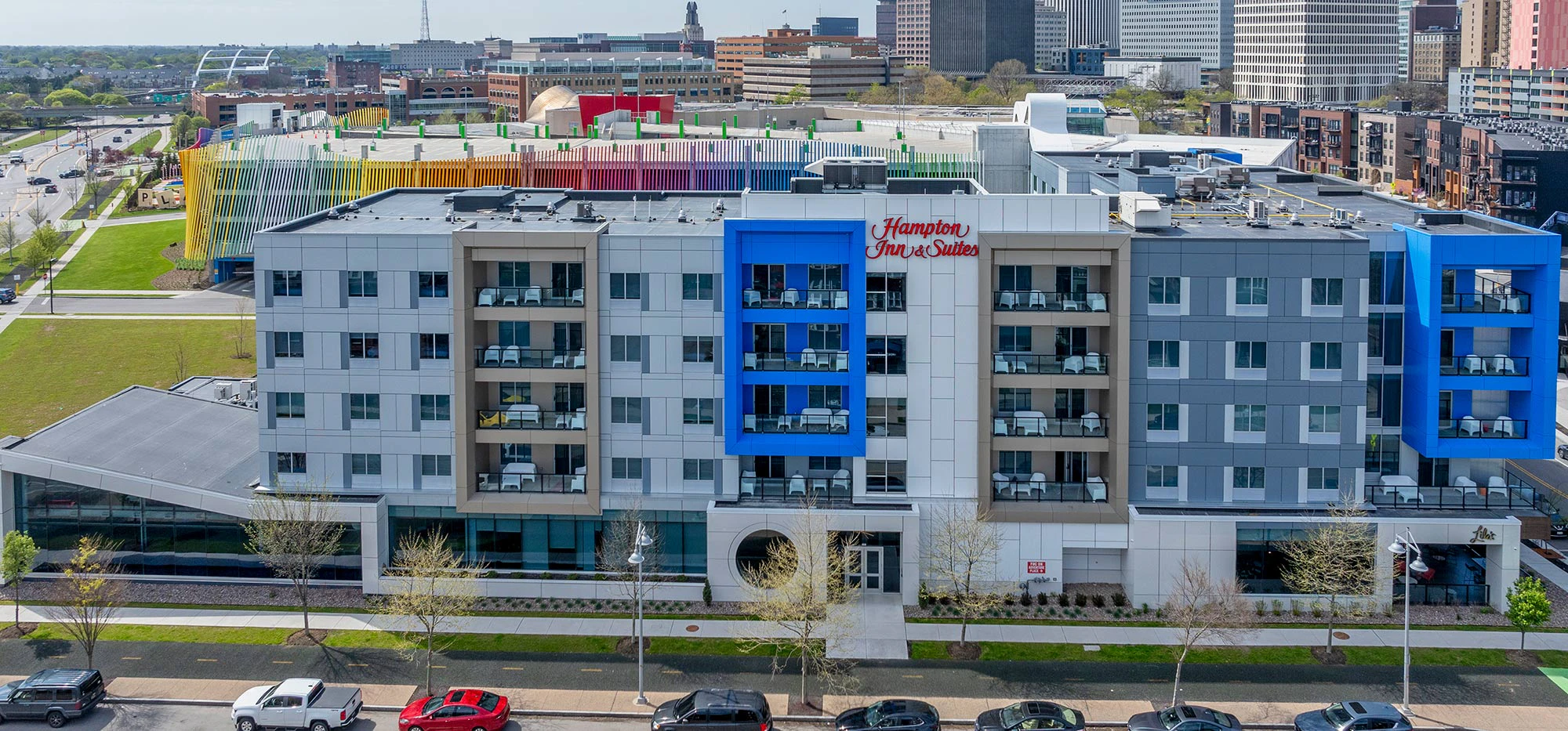 Hampton Inn in Rochester stands out with a Dekton facade - Cosentino USA