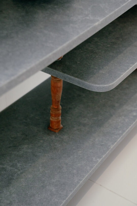 Artist Red Hong Yi creates a unique shelf with the new Earthic surface ...