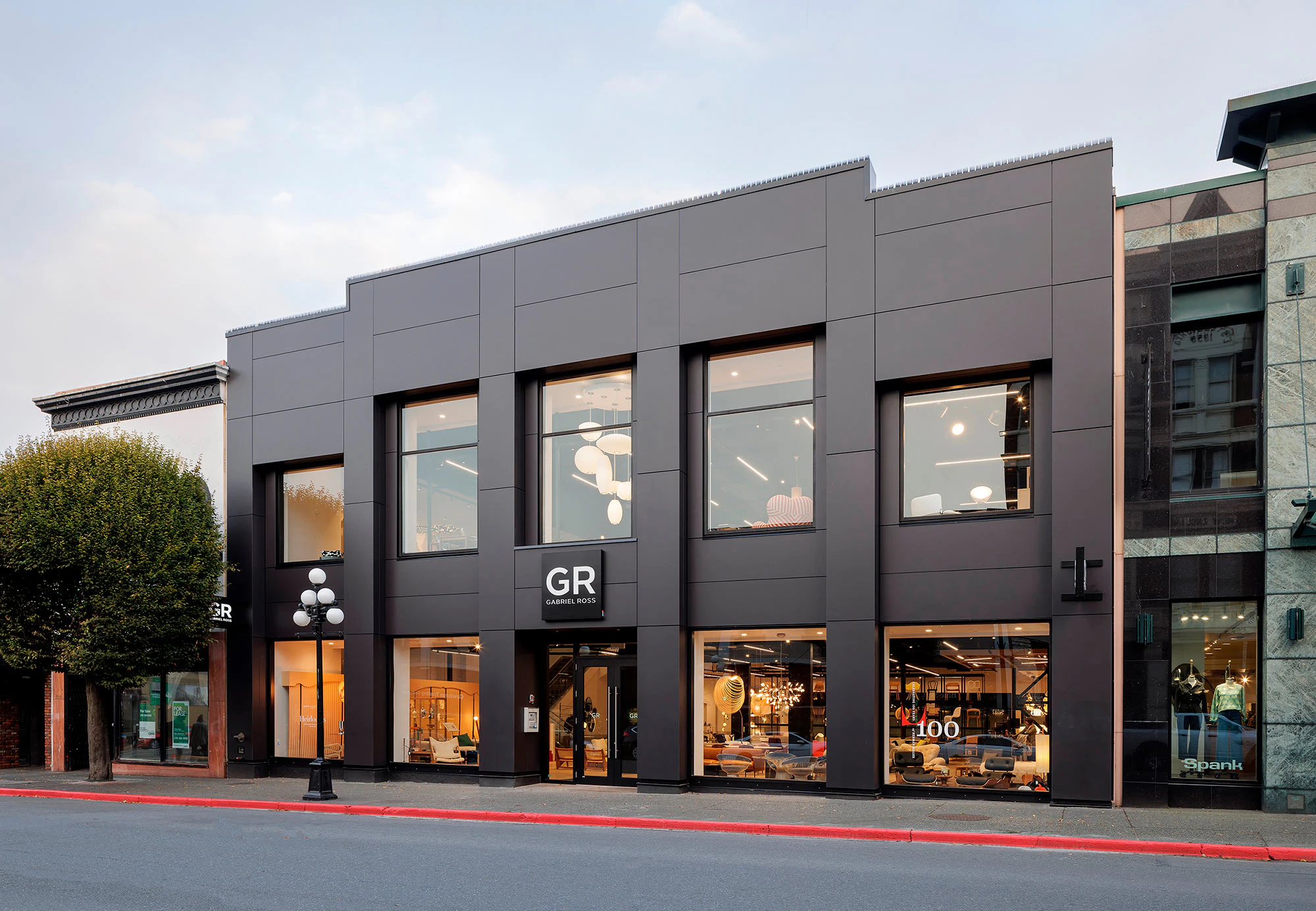 Gabriel Ross modernizes its facade with the monolithic Dekton Domoos ...