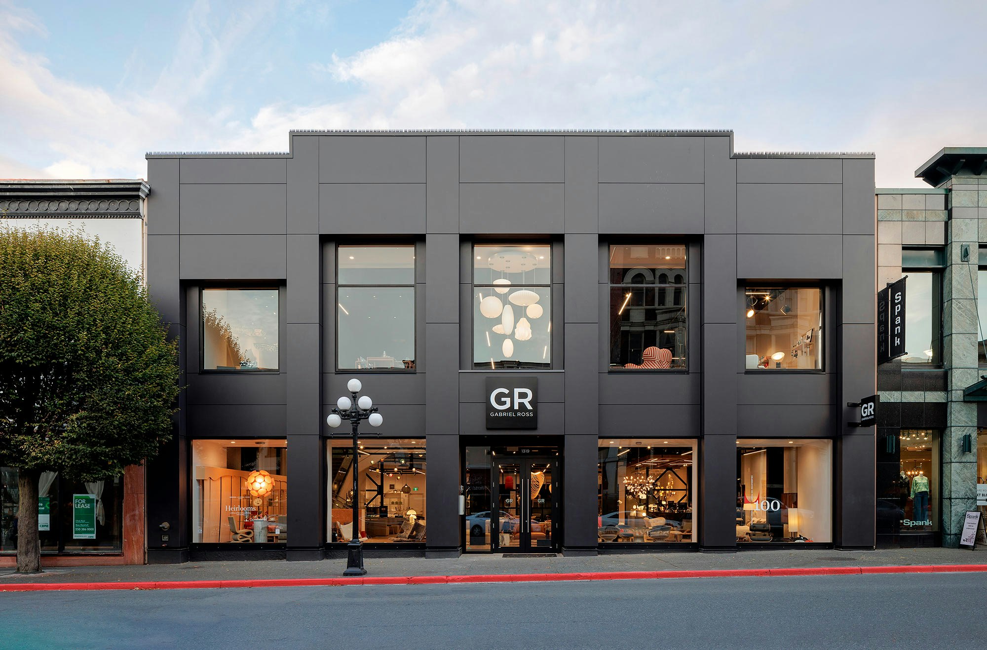 Gabriel Ross modernizes its facade with the monolithic Dekton Domoos ...