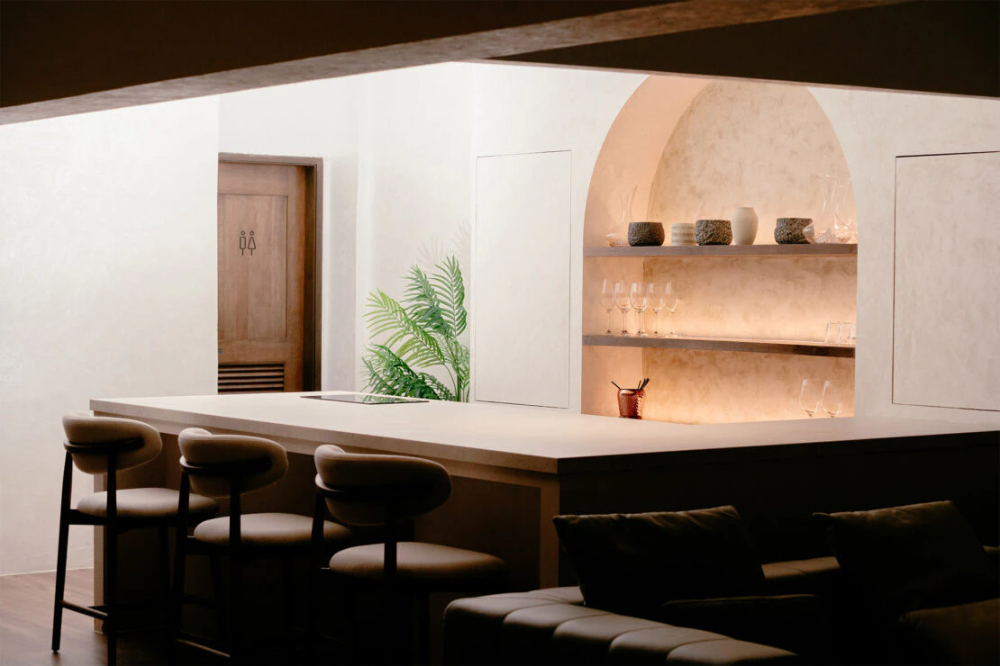 This restaurant successfully recreates an inviting coastal atmosphere ...
