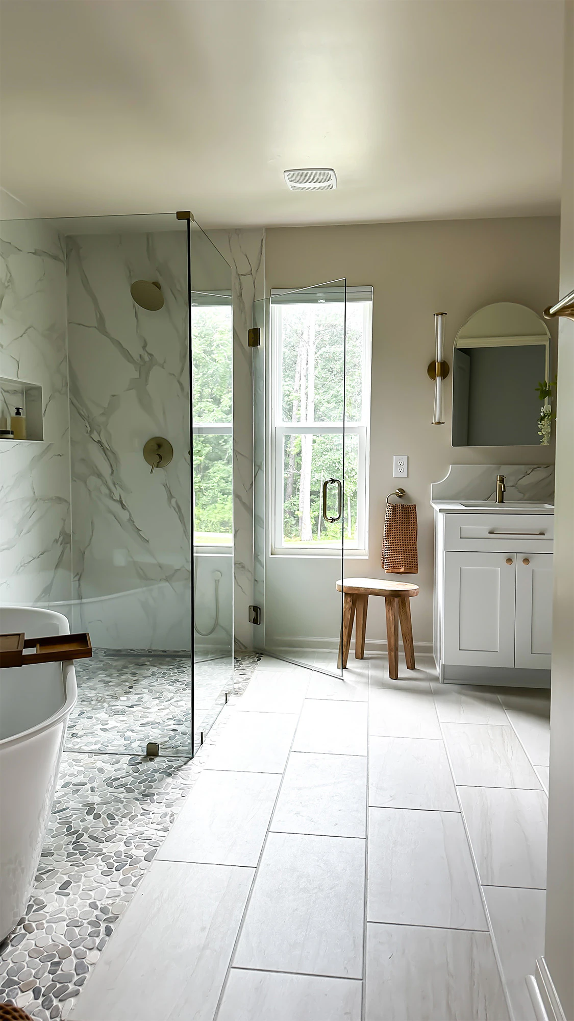 Dekton adds a layer of luxury to blogger Andreea Gaul’s dream bathroom ...