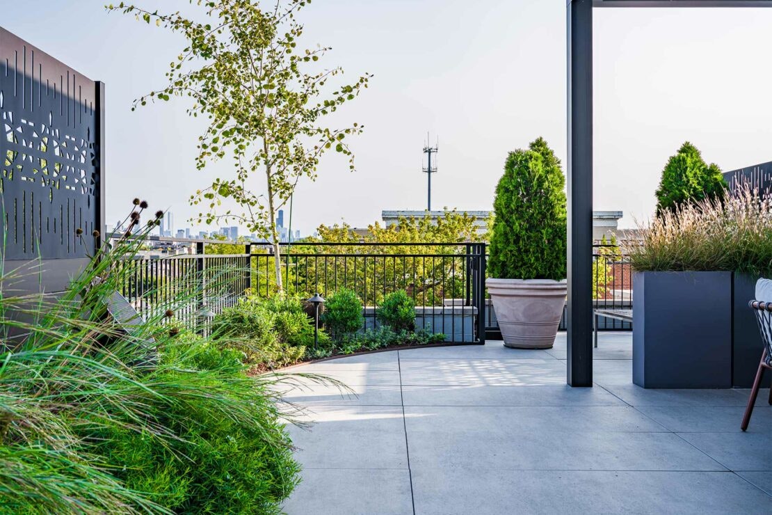 A hidden outdoor oasis in the heart of Wrigleyville - Cosentino USA