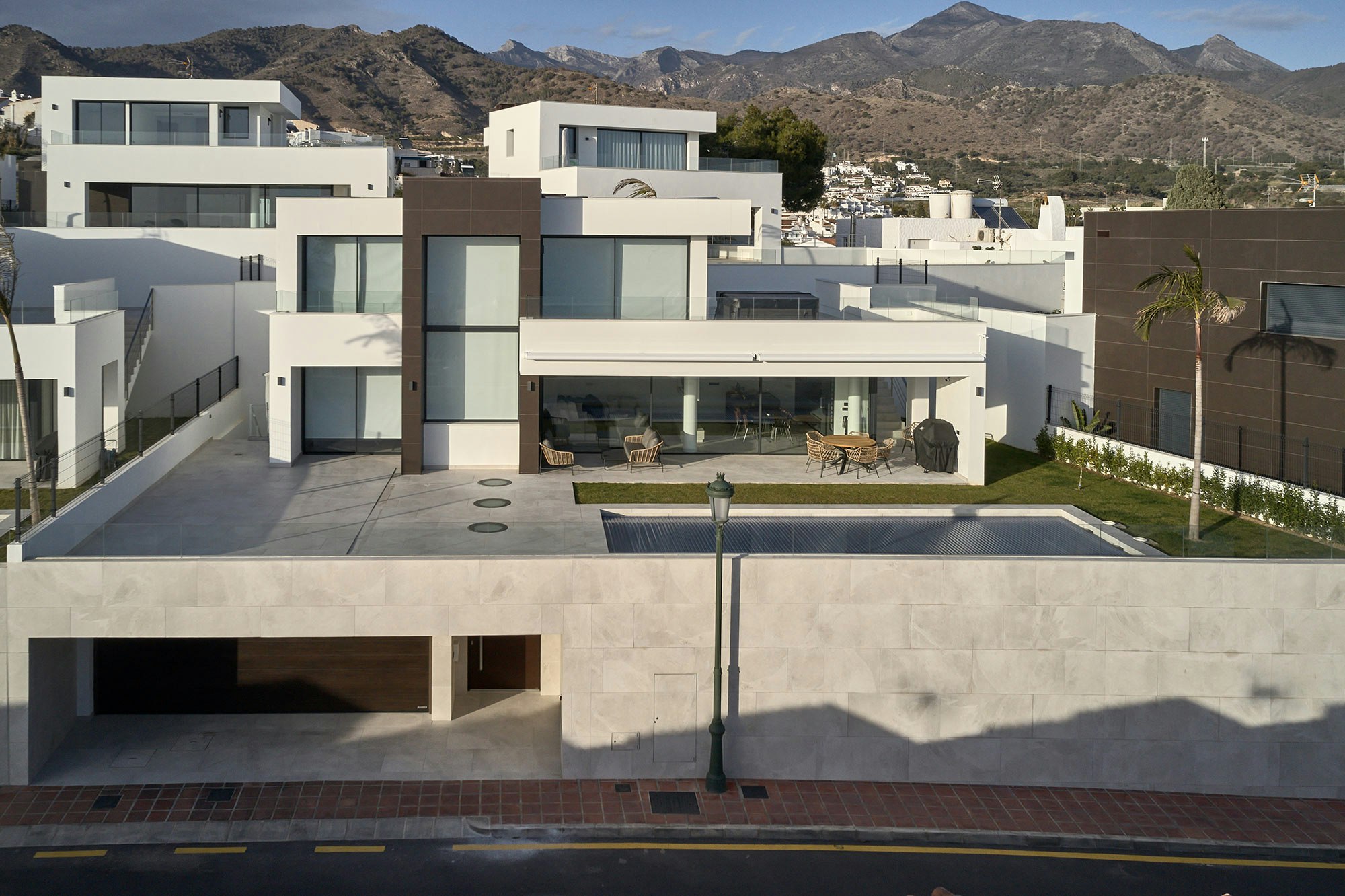 Dekton Keranium brings a modern and luxurious look to the façade of ...