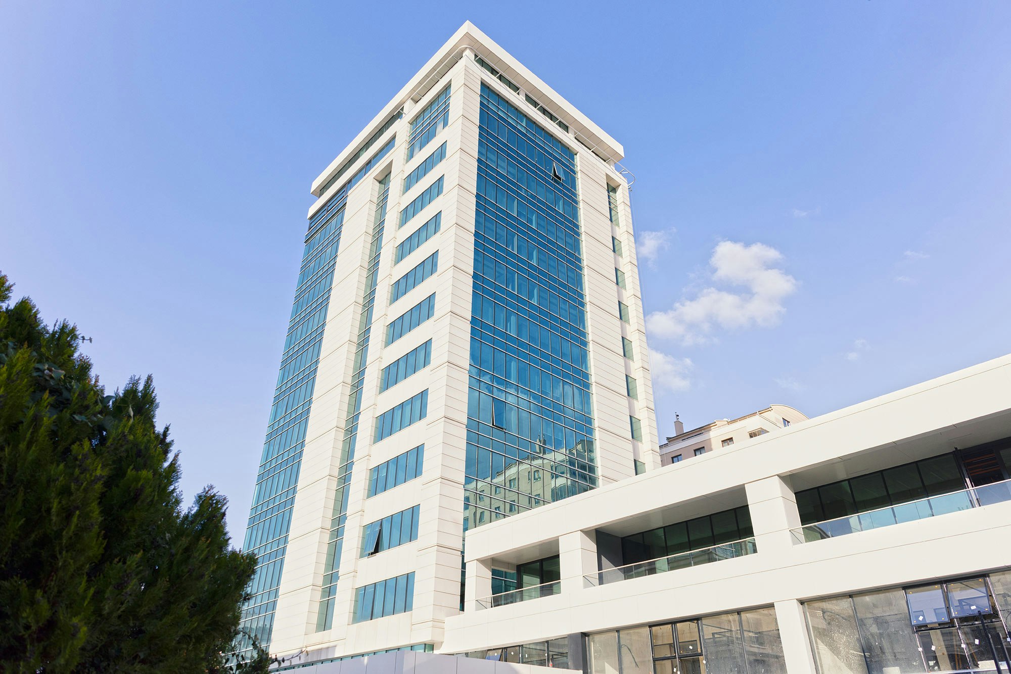 Luxurious spaces and strong aesthetics in a Turkish office building ...