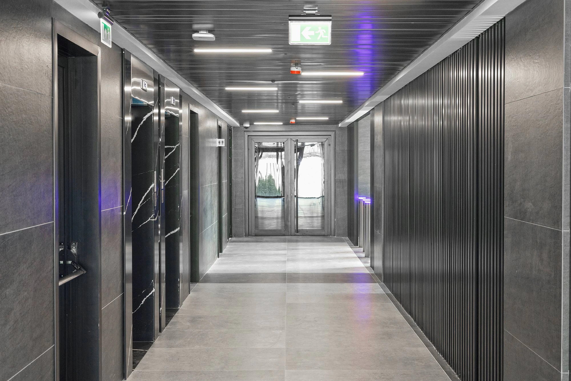 Luxurious spaces and strong aesthetics in a Turkish office building ...