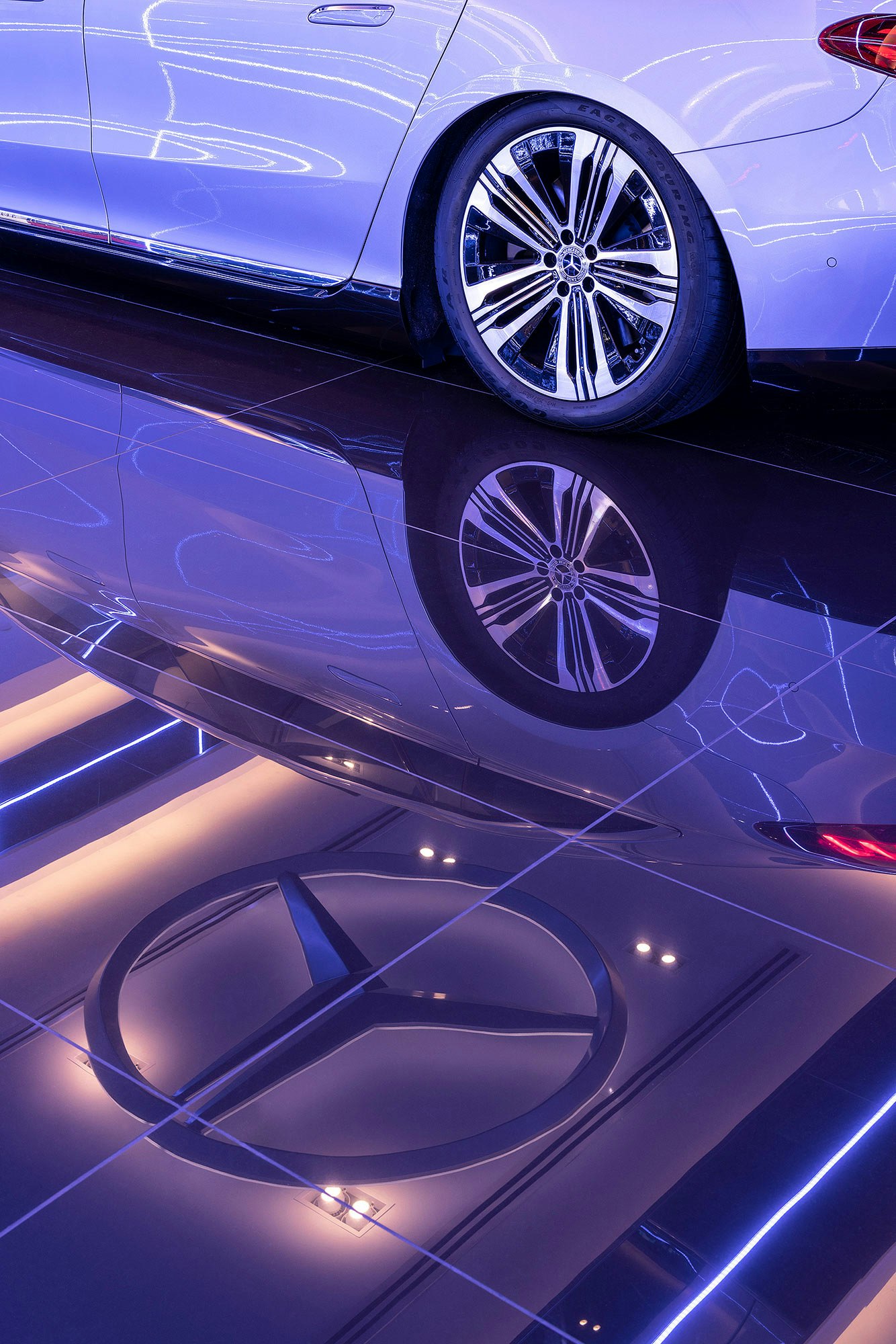 An elegant and sophisticated setting for Mercedes-Benz luxury cars ...