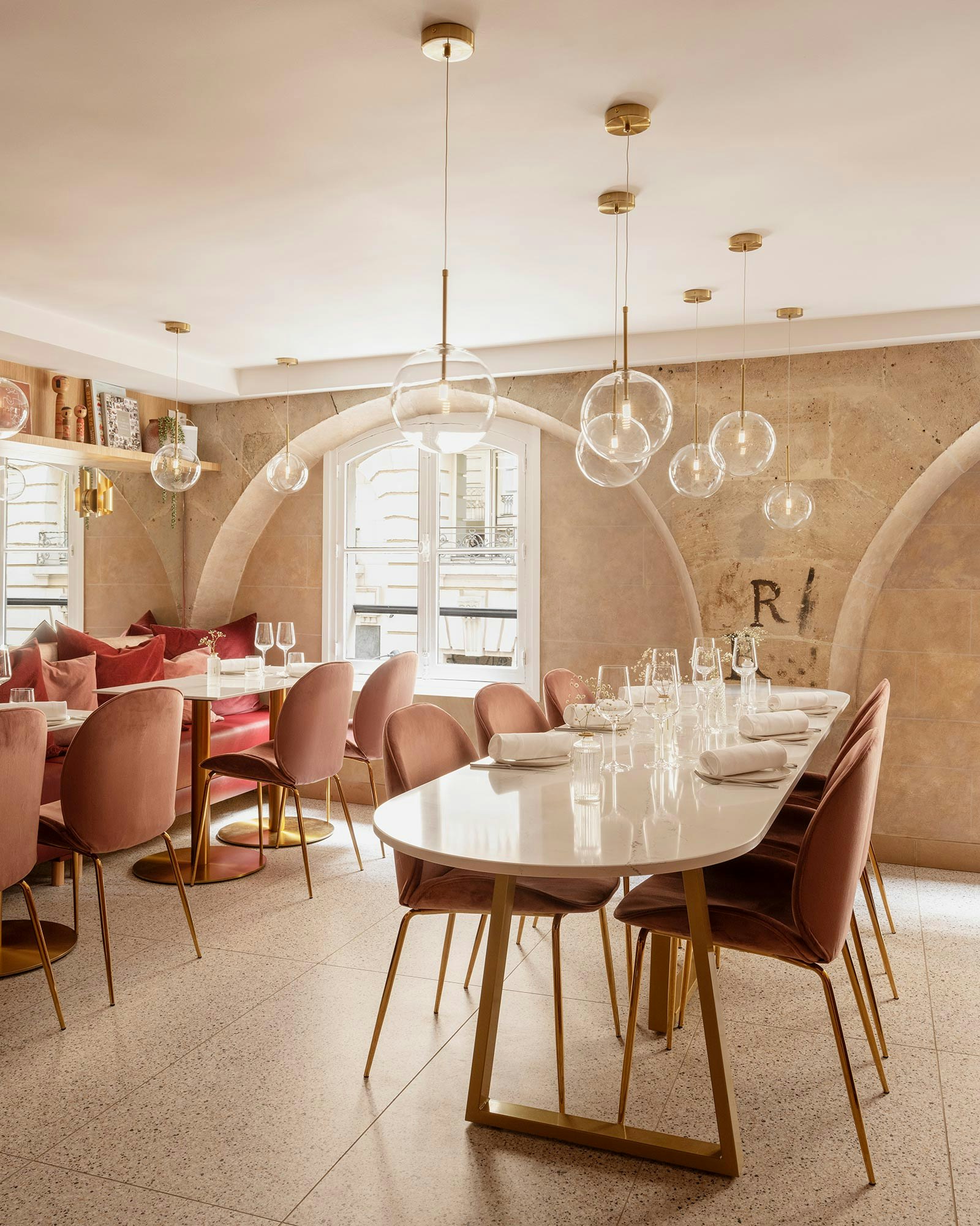 This renowned Parisian restaurant featuring Cosentino surfaces on its ...