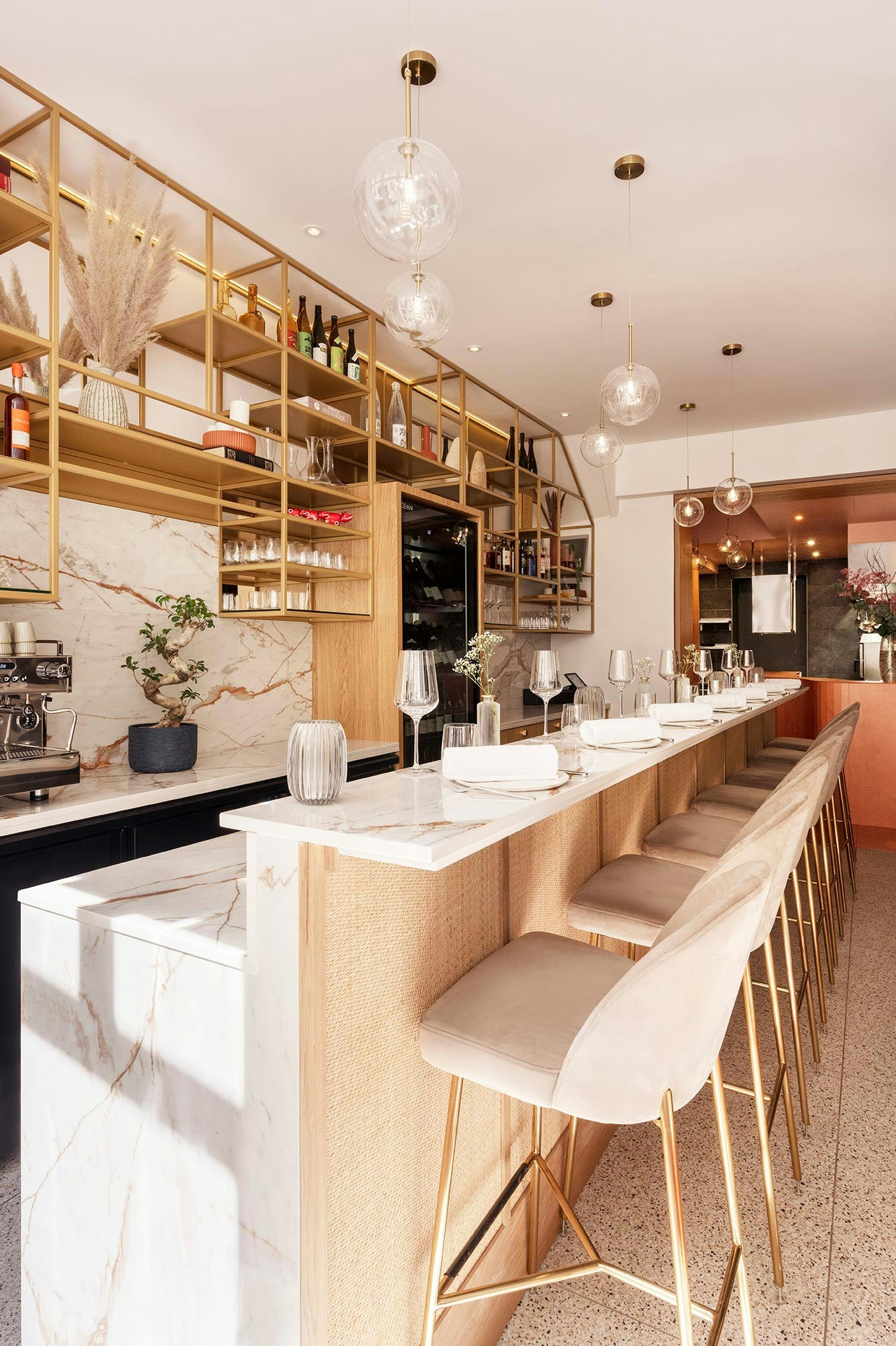 This renowned Parisian restaurant featuring Cosentino surfaces on its ...