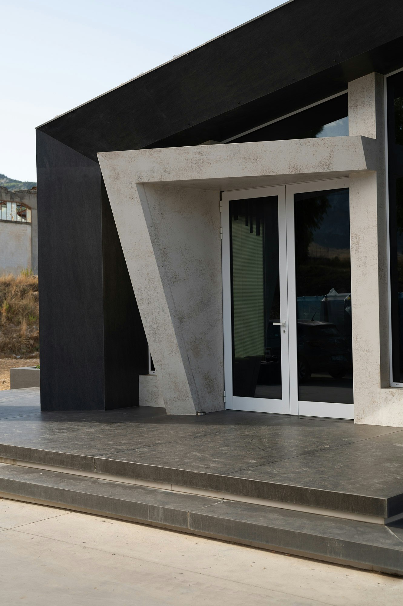 Ferrara Stone choose Cosentino materials for the interior and exterior ...