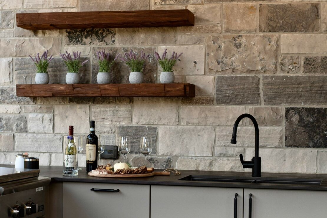The perfect rustic outdoor kitchen with Dekton and Urban Bonfire ...