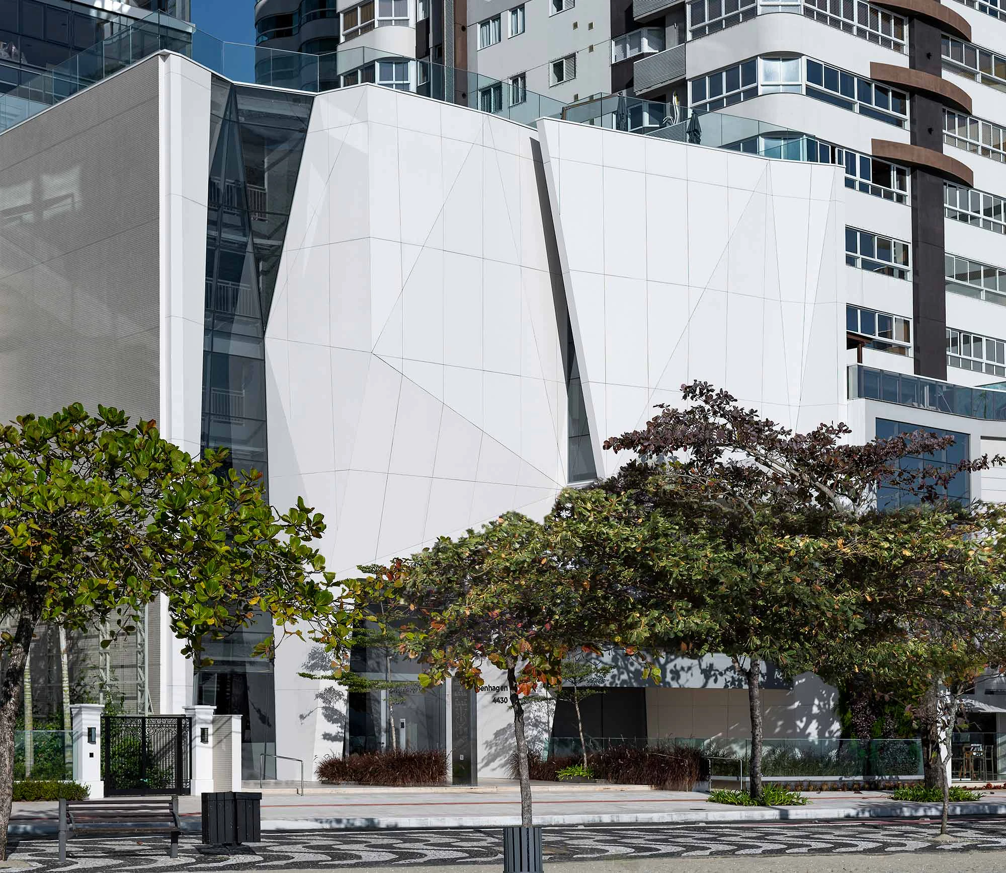 A minimalist façade with Dekton Edora for a touch of style - Cosentino